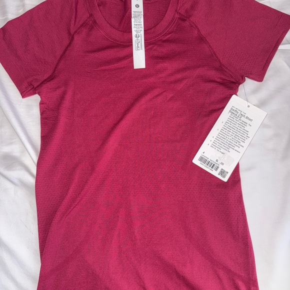 Tops | Nwt Lululemon Swiftly Tech Shortsleeve 2 Hip Length Size 4 ...